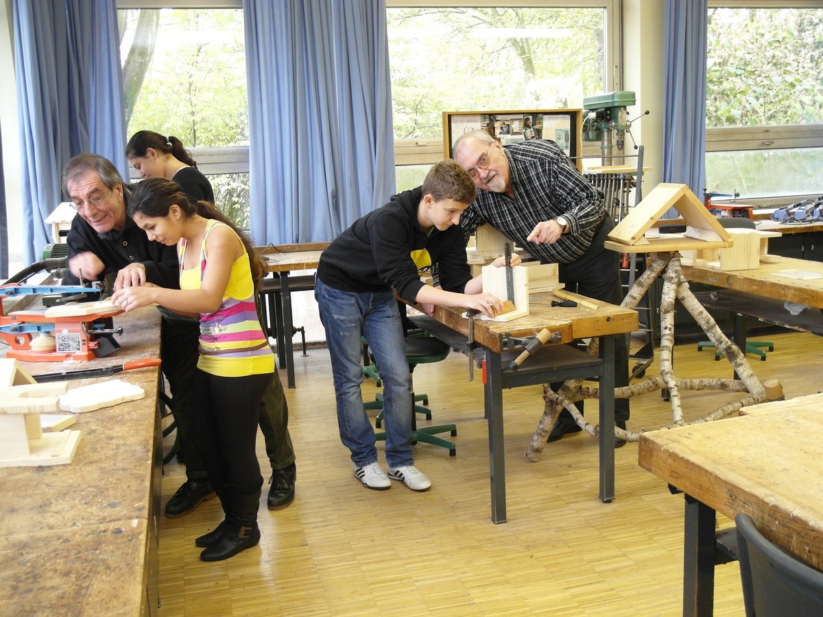 Berthold-Koch-Stiftungsfonds weitet Schulsenioren-Projekt aus | BEKO ...